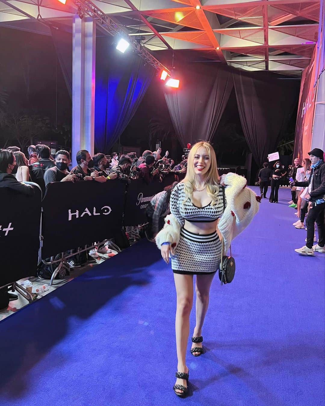 Nadya Antonさんのインスタグラム写真 - (Nadya AntonInstagram)「@halotheseries ...