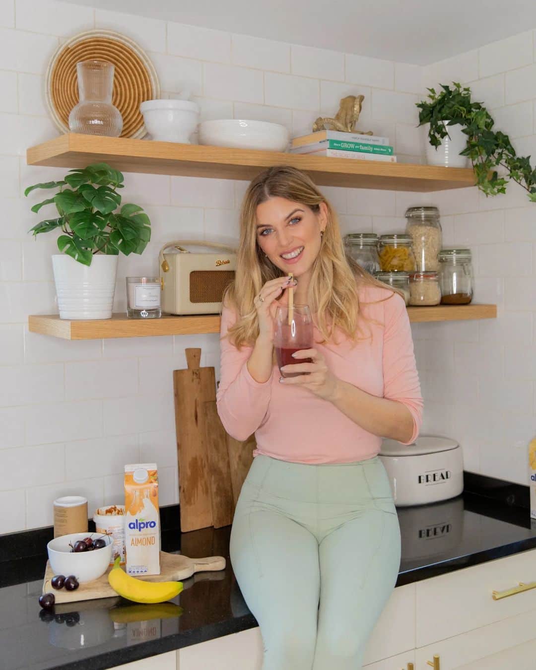 Ashley Jamesさんのインスタグラム写真 - (Ashley JamesInstagram)「The perfect start to the morning. 🍒 I've been ...