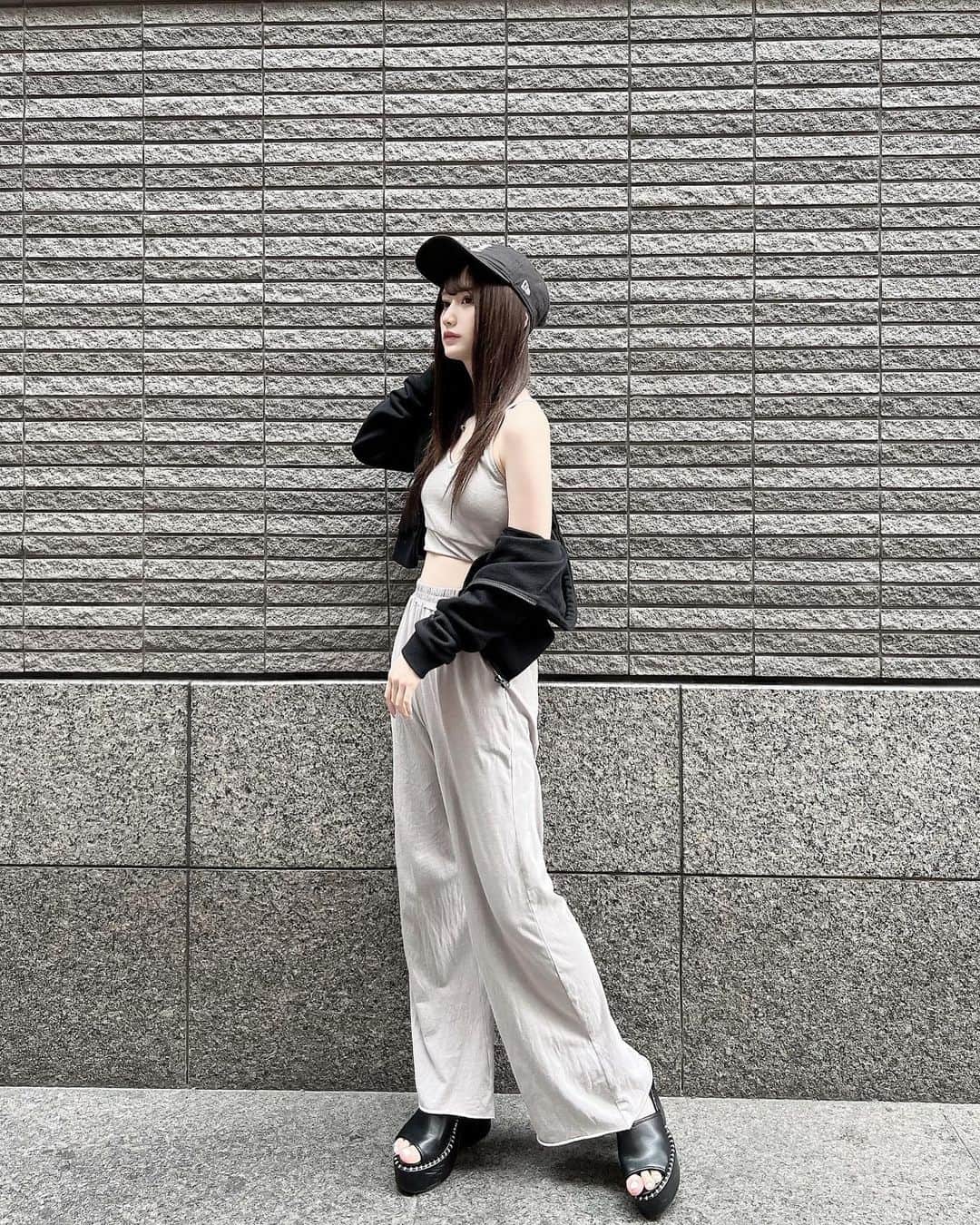 山本望叶さんのインスタグラム写真 - (山本望叶Instagram)「セットアップだいすき🫠 #ootd #code #コーデ #セットアップ #キャップ #gyda #envym」4月13日 ...
