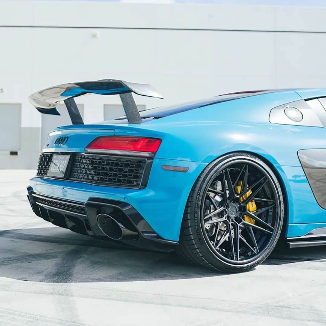 CarsWithoutLimitsさんのインスタグラム写真 - (CarsWithoutLimitsInstagram)「Miami Blue ...