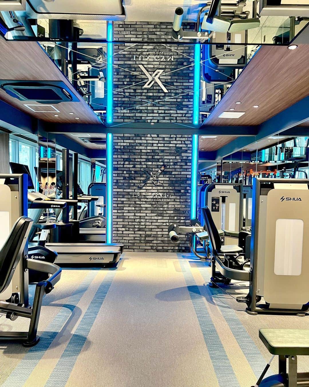 Yuuさんのインスタグラム写真 - (YuuInstagram)「目指せ！桃尻🍑 赤坂にオープンした @lux_tokyo 💪 美尻トレーナー ...