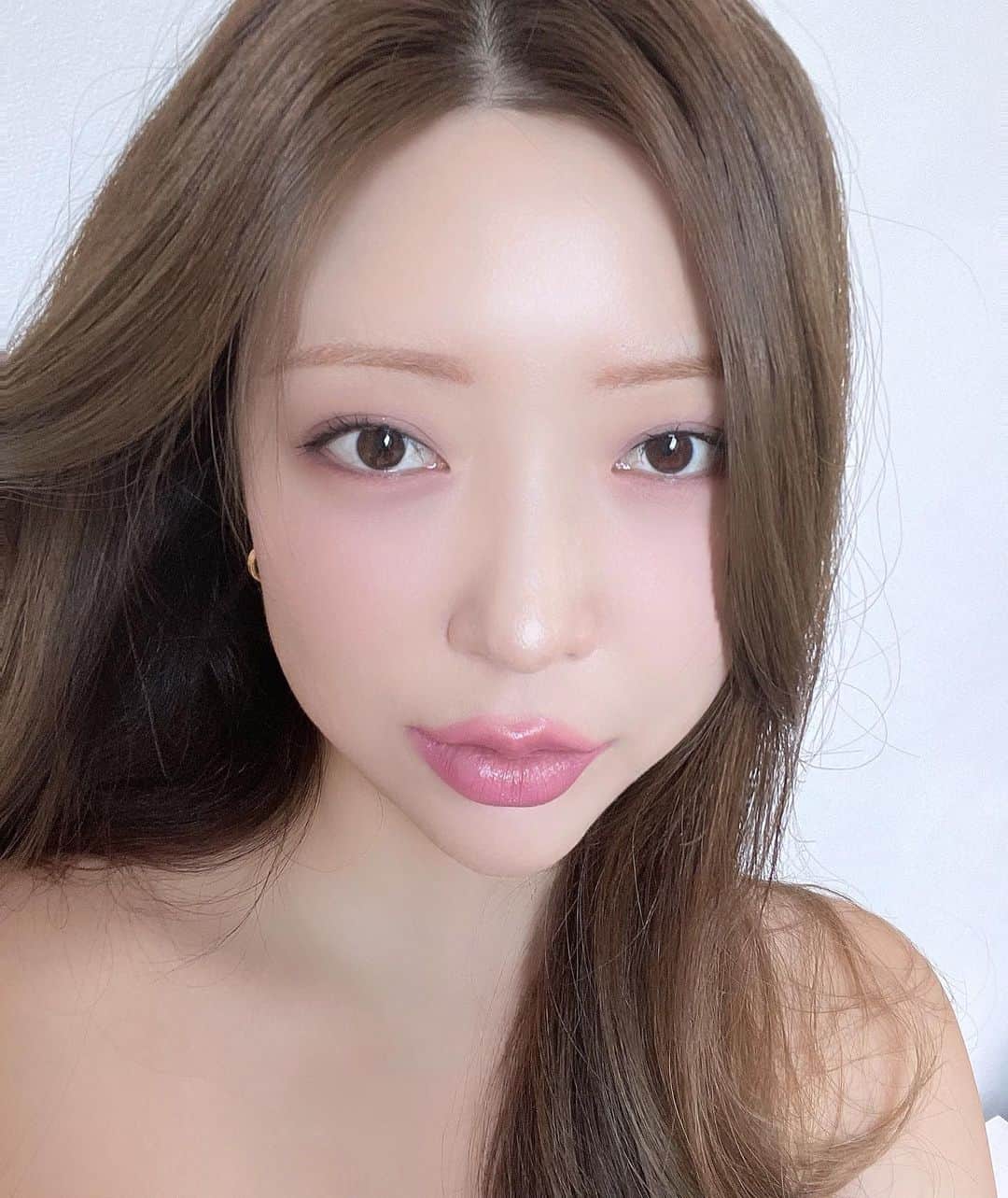 Choi Somiさんのインスタグラム写真 - (Choi SomiInstagram)「⠀⠀⠀⠀ #글랜더 #glander 올여름 오프숄더는 이거🖤」7月3日 23時24分 - cxxsomi