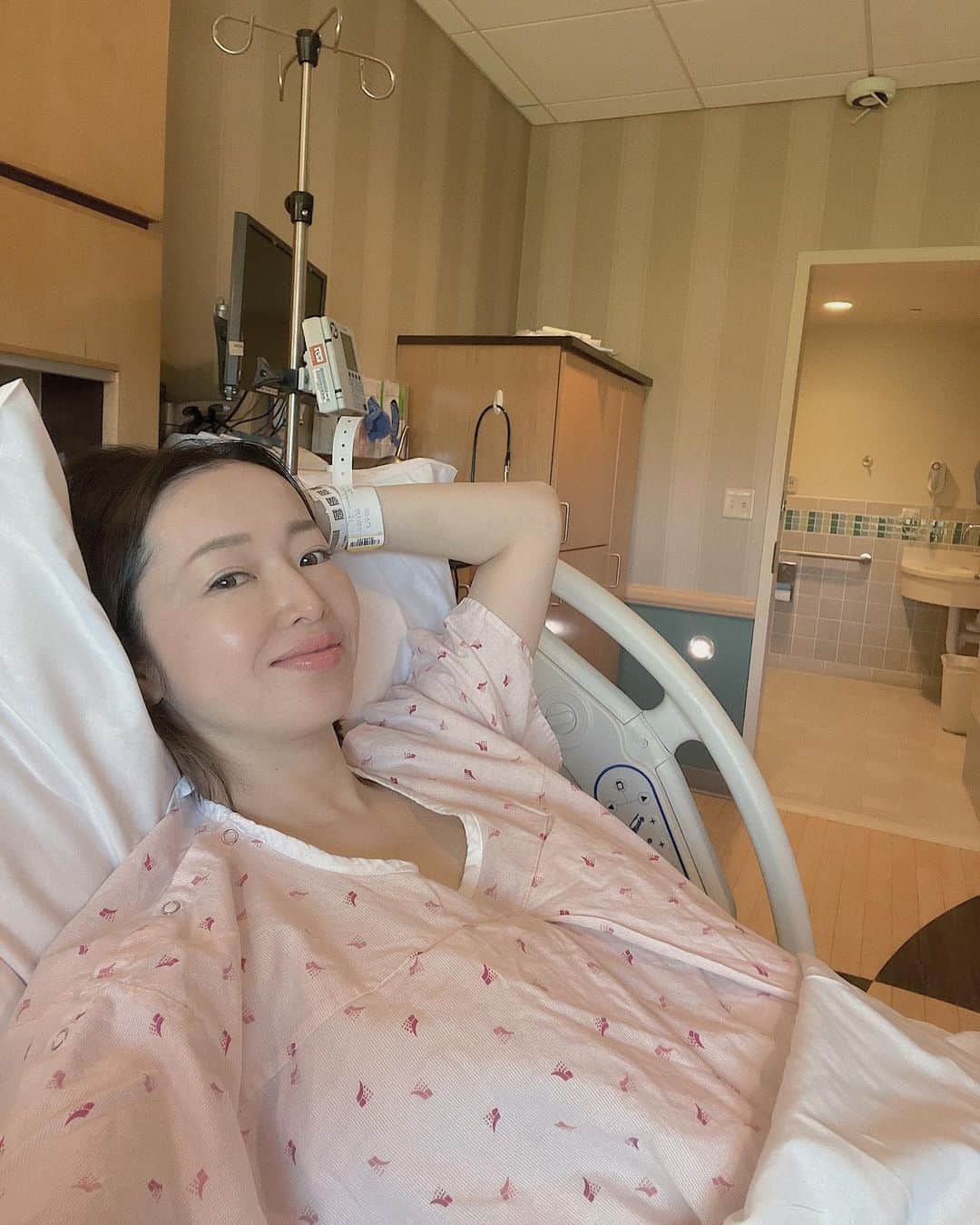 翁安芸さんのインスタグラム写真 - (翁安芸Instagram)「沢山のメッセージをありがとうございます🥹💓 全て読ませていただきました🤲🏻 今回病院は母子同室なので、24時間ベビーと一緒🤍 ...