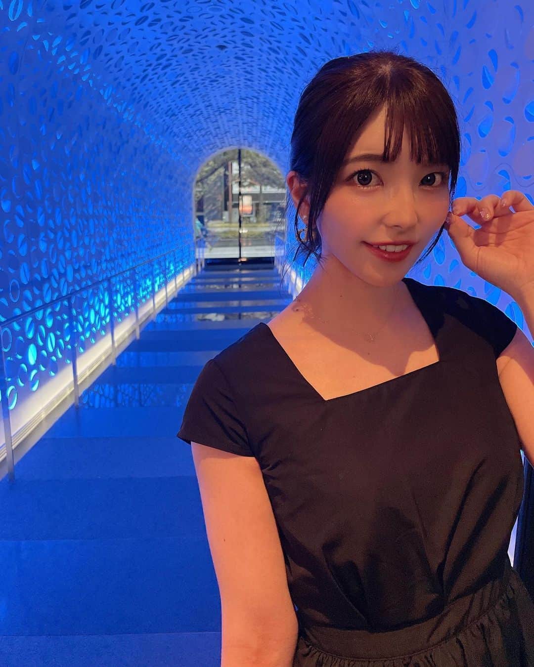上原亜衣さんのインスタグラム写真 - (上原亜衣Instagram)「大阪🚄 NFTの展示会にて トークさせていただきました💗 #NFT # ...