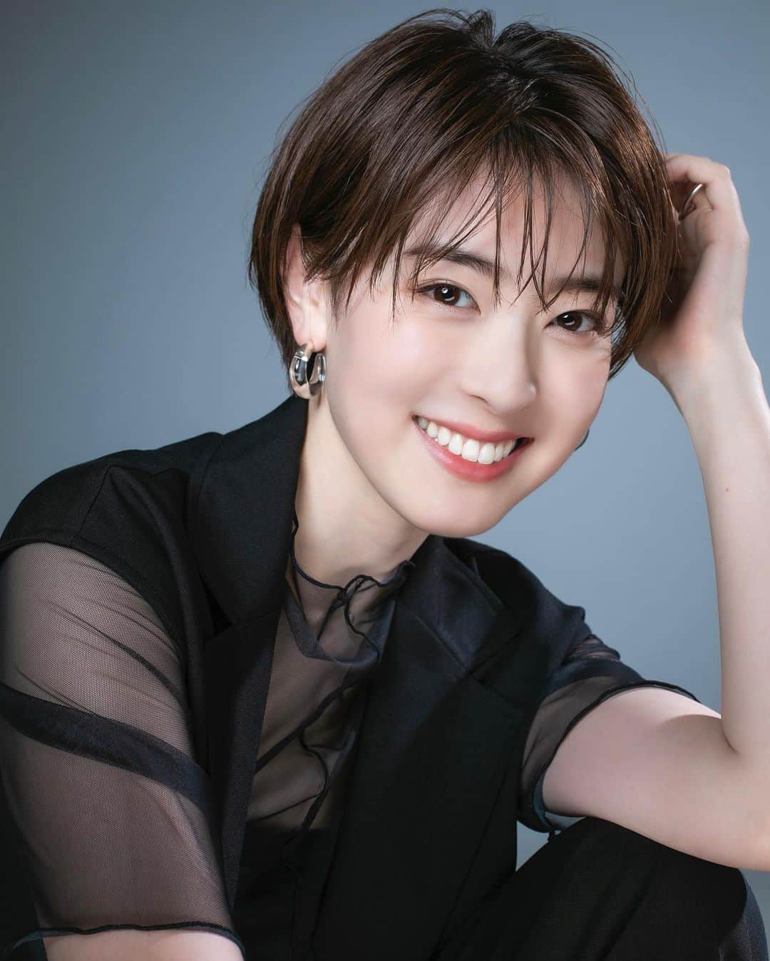 水上京香さんのインスタグラム写真 - (水上京香Instagram)「⁡ Hello! August🪄 宣材写真も、ショートヘアに⚖️ photographer @uzawakane ...