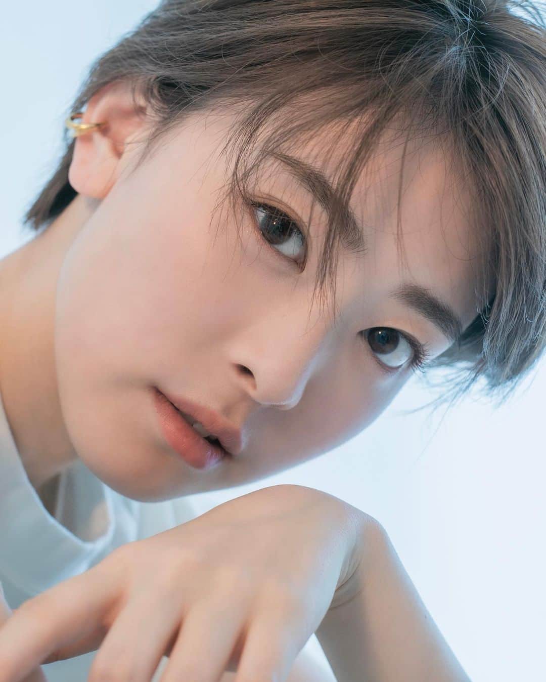 水上京香さんのインスタグラム写真 - (水上京香Instagram)「⁡ Hello! August🪄 宣材写真も、ショートヘアに⚖️ photographer @uzawakane ...