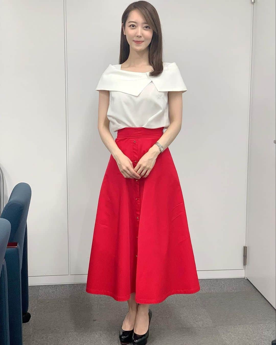 上野愛奈さんのインスタグラム写真 - (上野愛奈Instagram)「． 今週も始まりましたね🙆🏻‍♀️ 連日猛暑の中ですが、 水分補給を忘れず熱中症に気をつけましょう☺️🥤 好きな白と赤の ...