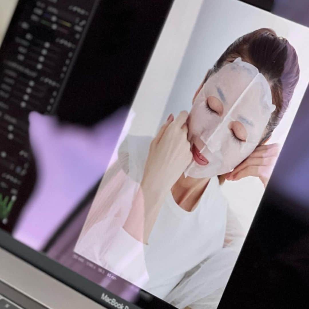 君島十和子さんのインスタグラム写真 - (君島十和子Instagram)「・ MAQUIA10月号 数十枚、 全て違うブランドの シートマスクを 「それぞれのお悩みに合わせて」 私が厳選お勧め ...