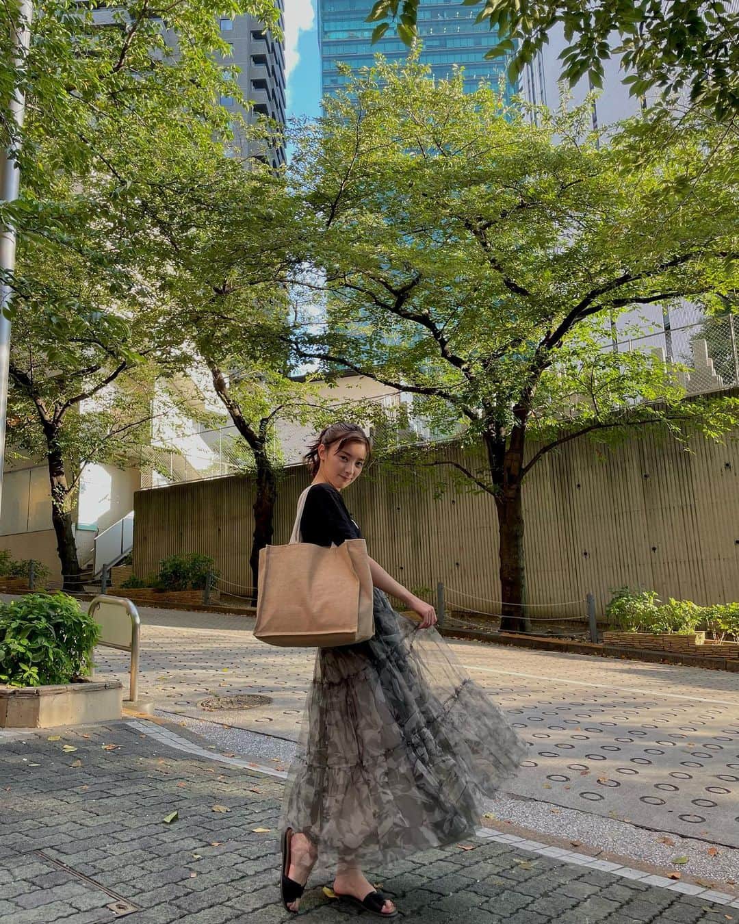 宮本茉由さんのインスタグラム写真 - (宮本茉由Instagram)「. ずっと着たかったスカートをやっと着られた〜な日🪐 髪がだいぶ伸びました ︎」8月25日 11時27分 - mayu ...