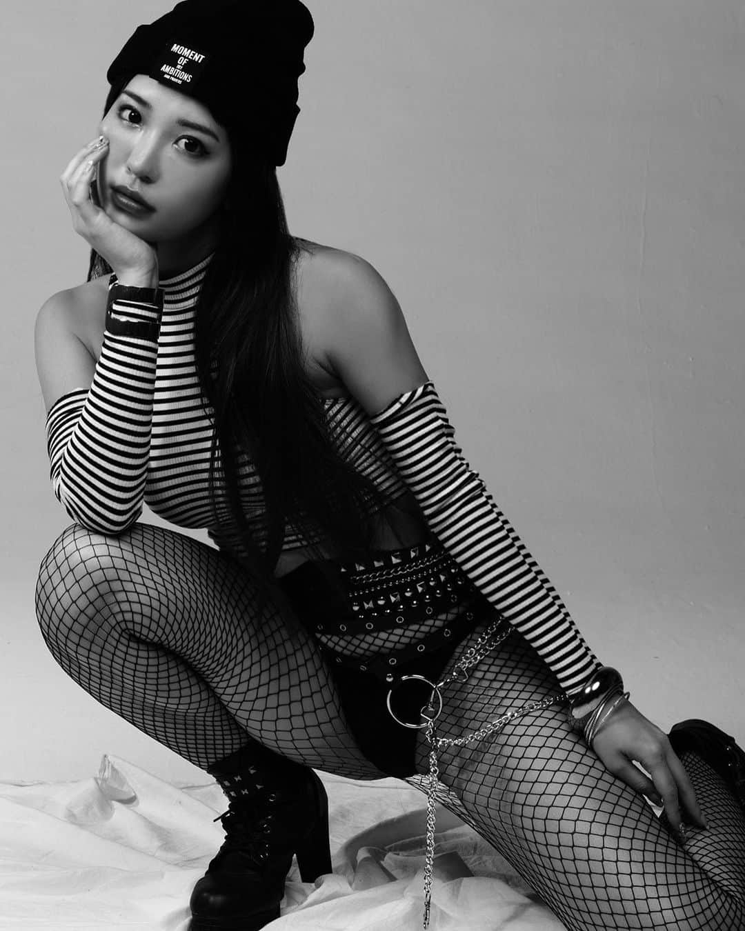 COCOさんのインスタグラム写真 - (COCOInstagram)「電子写真集vol3本日発売！ ストーリーズリンクからも購入できます🖤 https://sitographics.base ...