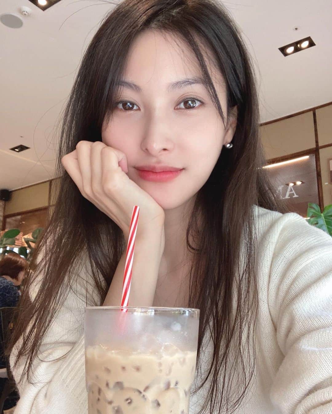 パク・ギュリさんのインスタグラム写真 パク・ギュリinstagram 「요즘 카페인 과다섭취로 붕붕 날아다녀요」9月3日 14時28