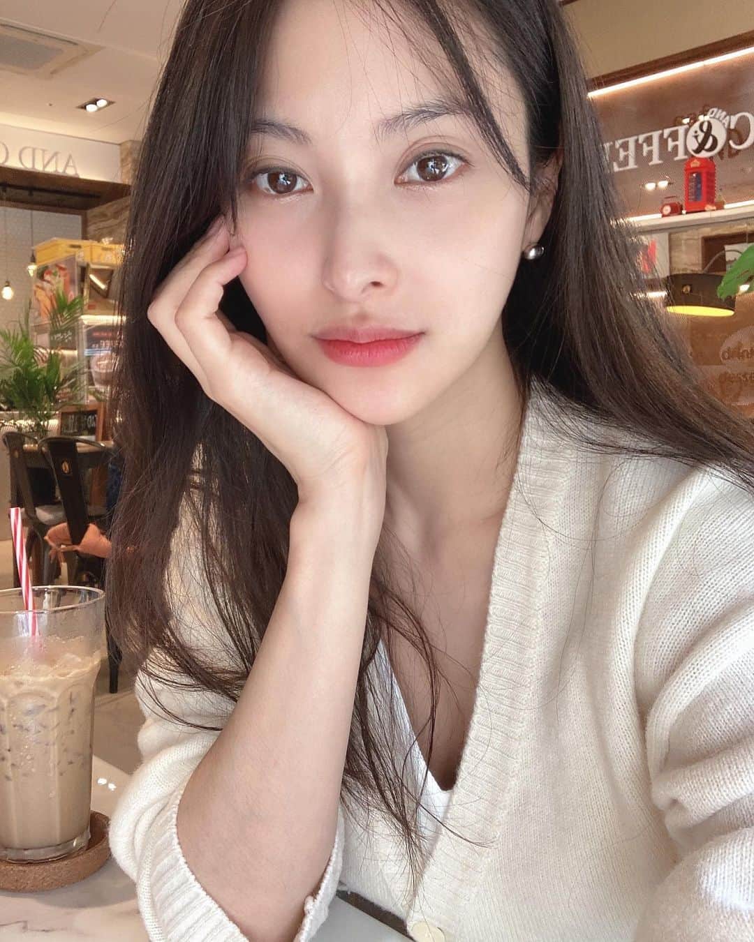 パク・ギュリさんのインスタグラム写真 パク・ギュリinstagram 「요즘 카페인 과다섭취로 붕붕 날아다녀요」9月3日 14時28