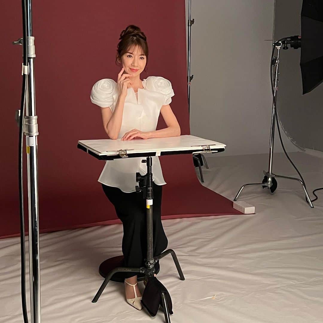 君島十和子さんのインスタグラム写真 - (君島十和子Instagram)「・ 絶賛発売中のMAQUIA10月号の撮影 そして、同時に 石井美保様と @miho_ishii 「聴くMAQUIA ...