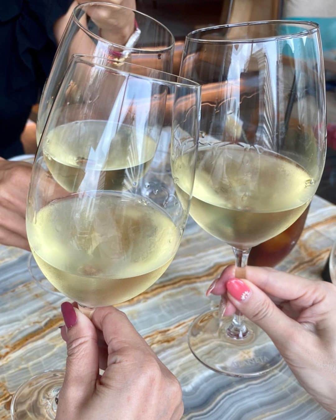 梅本理恵さんのインスタグラム写真 - (梅本理恵Instagram)「ご縁がつながって 美魔女の先輩の @junsei.miyama 純青ちゃん @kumi.111 玖美さん と念願のランチ♡ ...