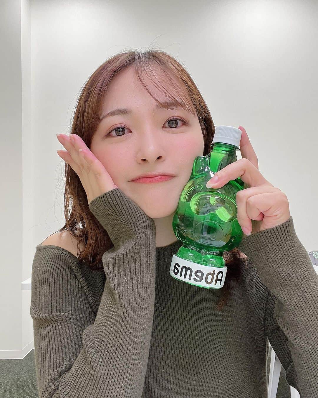 柳瀬さきさんのインスタグラム写真 - (柳瀬さきInstagram)「気付けばいつも 同じようなポーズ してるわね💁‍♀️ ミッドナイト競輪🚴 ...