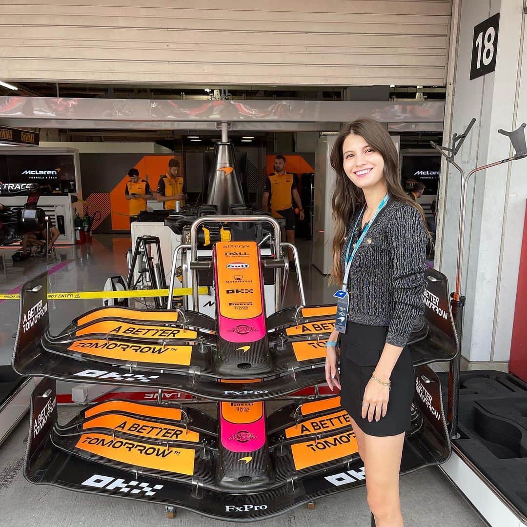 マギーさんのインスタグラム写真 - (マギーInstagram)「鈴鹿！ 明日も楽しみです🧡 #McLaren #マクラーレン #glo #グロー #gloxMcLaren」10月8日 16時 ...