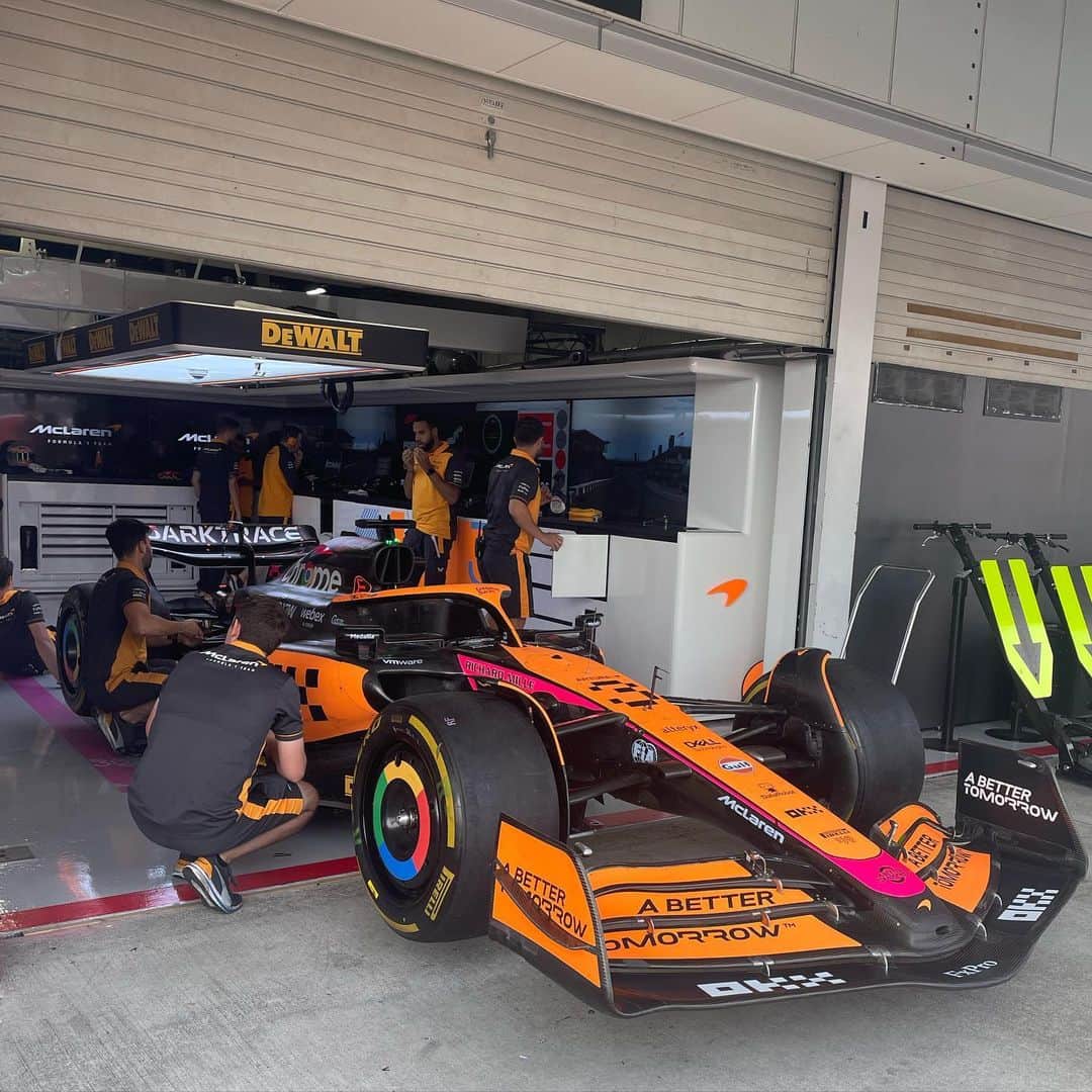 マギーさんのインスタグラム写真 - (マギーInstagram)「鈴鹿！ 明日も楽しみです🧡 #McLaren #マクラーレン #glo #グロー #gloxMcLaren」10月8日 16時 ...