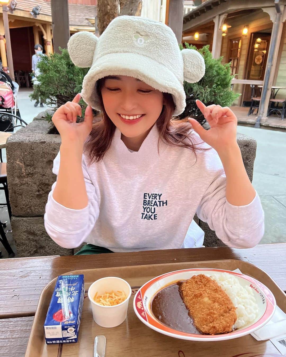 柳瀬さきさんのインスタグラム写真 - (柳瀬さきInstagram)「今日は大学の時の友達と ディズニーランド行って きたよ🐰 5年？くらい ...