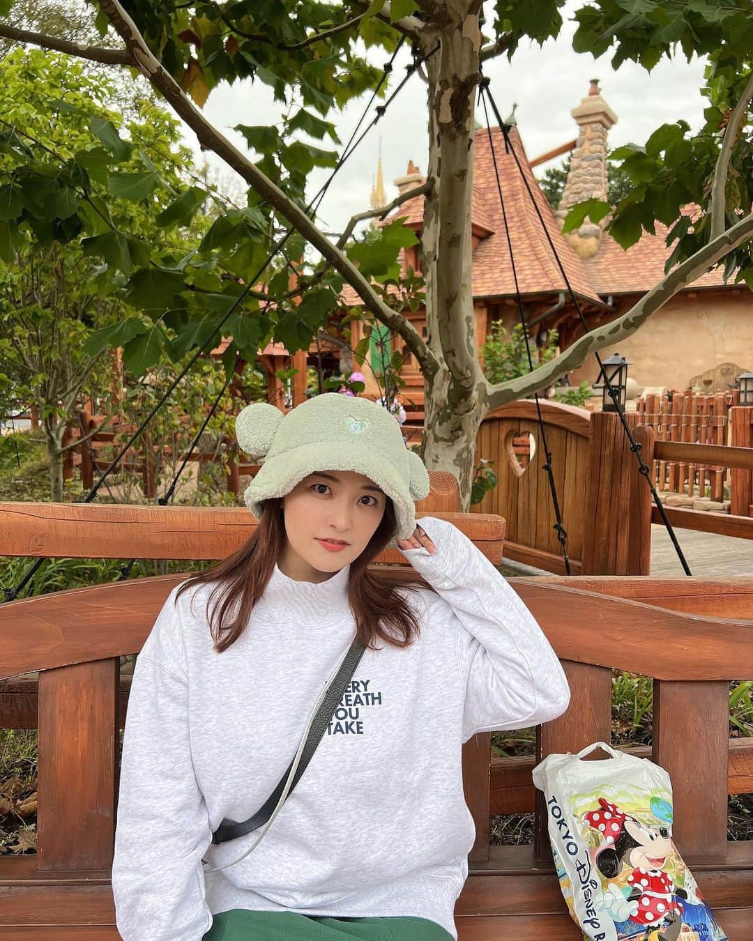 柳瀬さきさんのインスタグラム写真 - (柳瀬さきInstagram)「今日は大学の時の友達と ディズニーランド行って きたよ🐰 5年？くらい ...