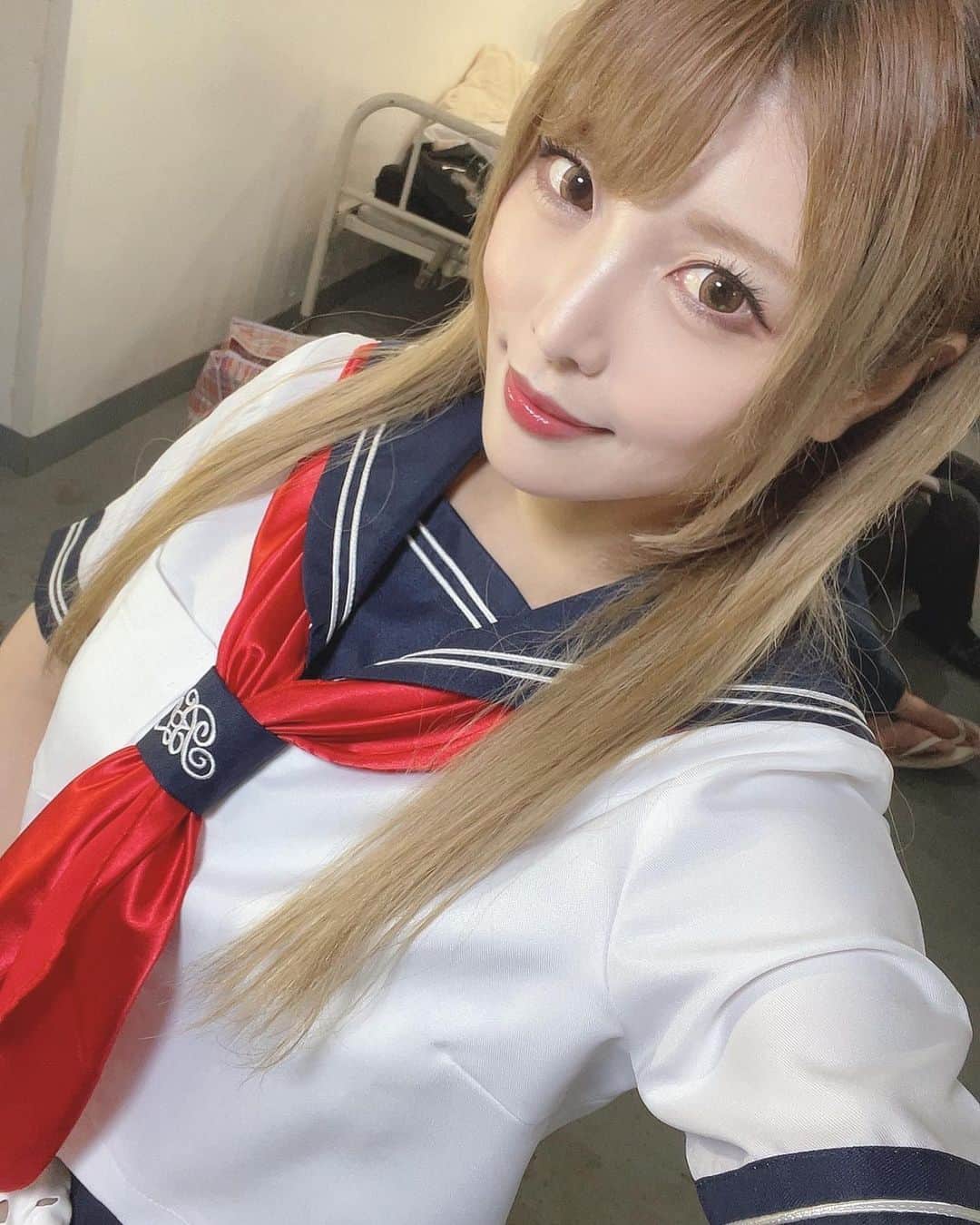 新村あかりさんのインスタグラム写真 新村あかりinstagram 「gigaさんでスケバンしたw 発売お楽しみに♡」10月15日 20時