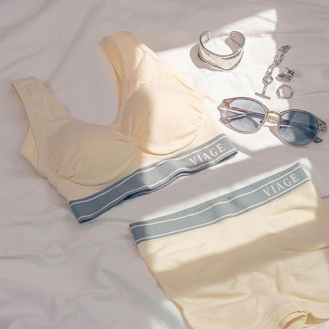 蒼乃茜さんのインスタグラム写真 - (蒼乃茜Instagram)「@withrepost • @viage_hrc おうち時間のインナーは #VIAGEナイトブラ🤍 締め付け感を感じにくく ...
