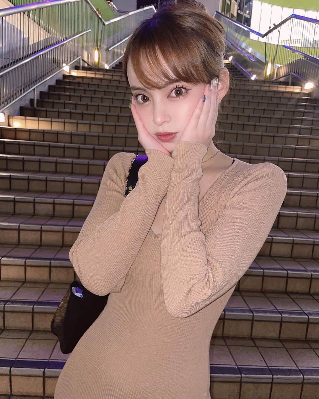Sho Noさんのインスタグラム写真 Sho Noinstagram 「首元広くてスリット深くて最高タイトニットワンピ Rimuela