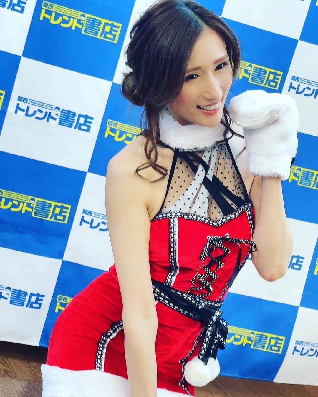 JULIAさんのインスタグラム写真 - (JULIAInstagram)「☆ 12日はトレンド書店さんでイベントでした！ そのために @yves_jubilee @maki.taie さんの ...