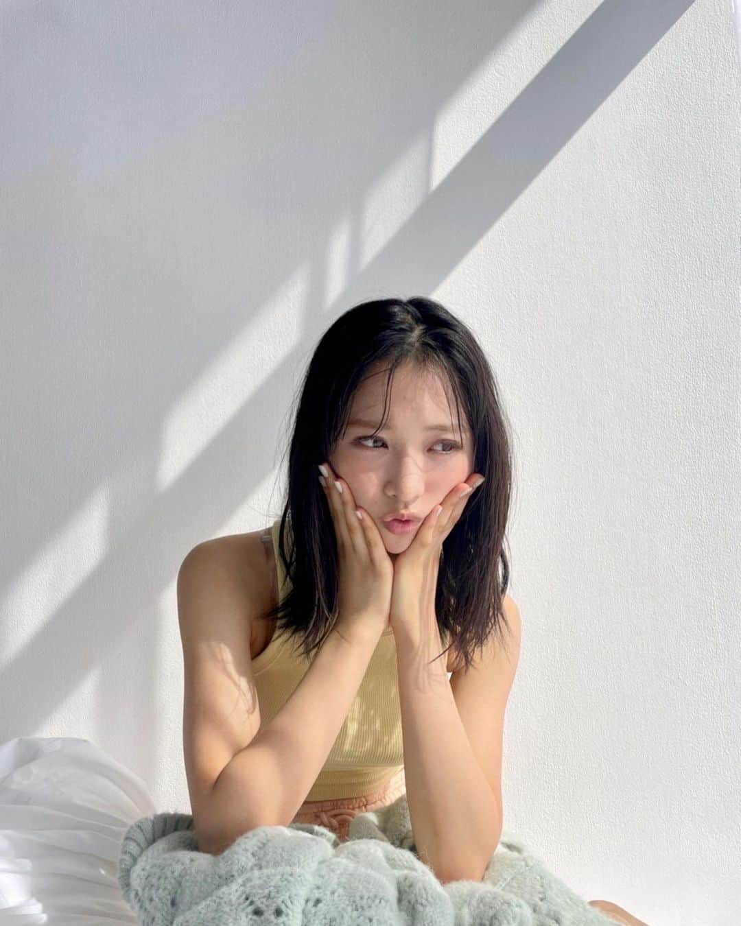 小栗有以さんのインスタグラム写真 - (小栗有以Instagram)「armore12月号🎄 トキメキ温活。 久しぶりに大好きなarの世界観に包まれた撮影で 嬉しくてウキウキで楽しかったな ...