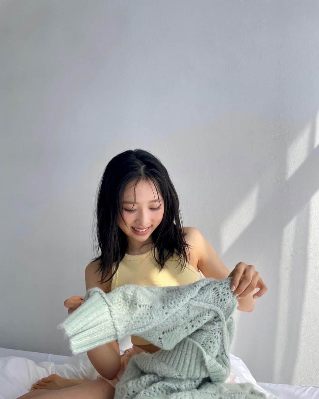 小栗有以さんのインスタグラム写真 - (小栗有以Instagram)「armore12月号🎄 トキメキ温活。 久しぶりに大好きなarの世界観に包まれた撮影で 嬉しくてウキウキで楽しかったな ...