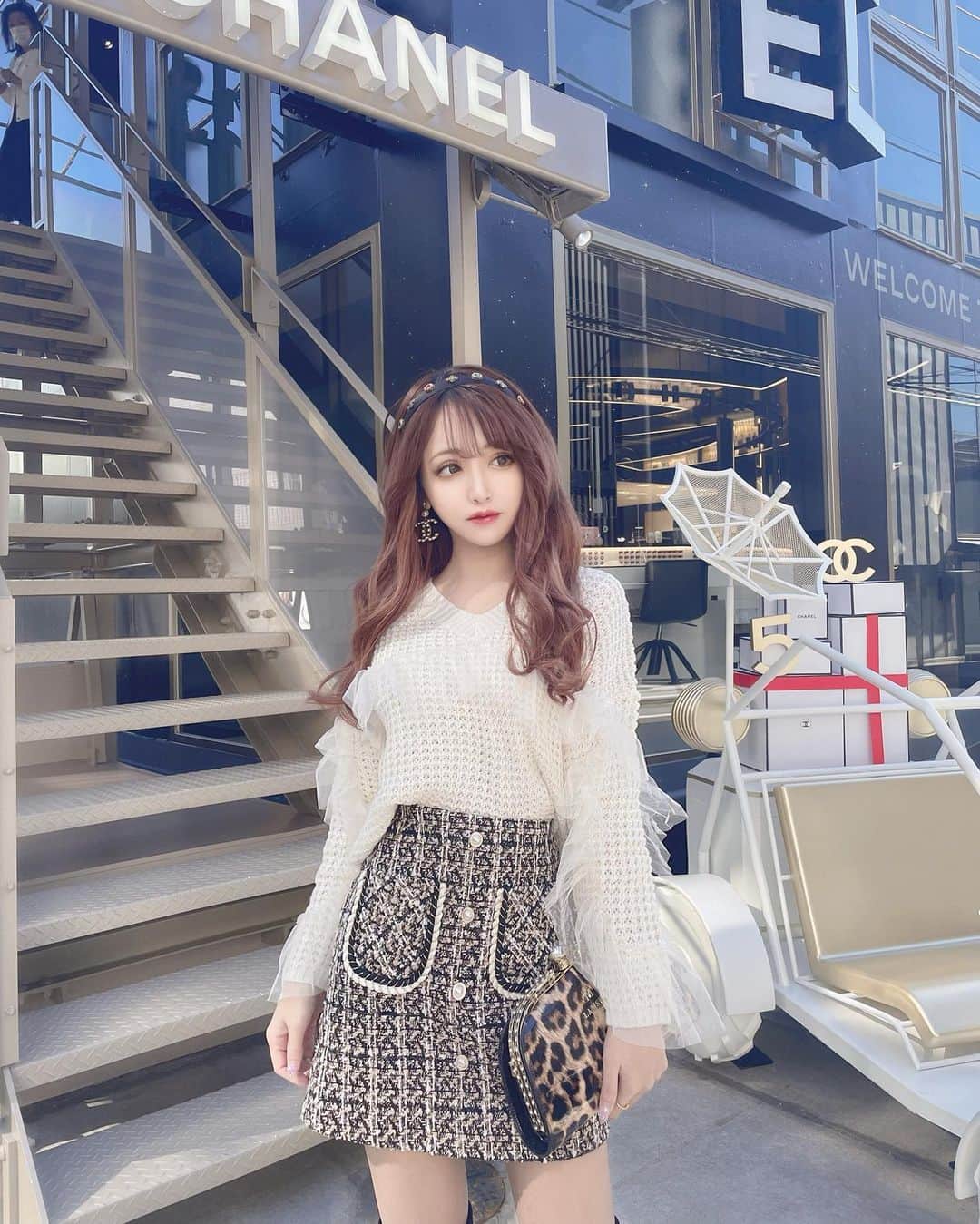 桜井莉菜さんのインスタグラム写真 - (桜井莉菜Instagram)「ポンチョとその中身のコーデ🙌 ポンチョって中の服自由だから大好き💗 中の袖にフリフリがついたこのニットが可愛すぎて最近よく ...