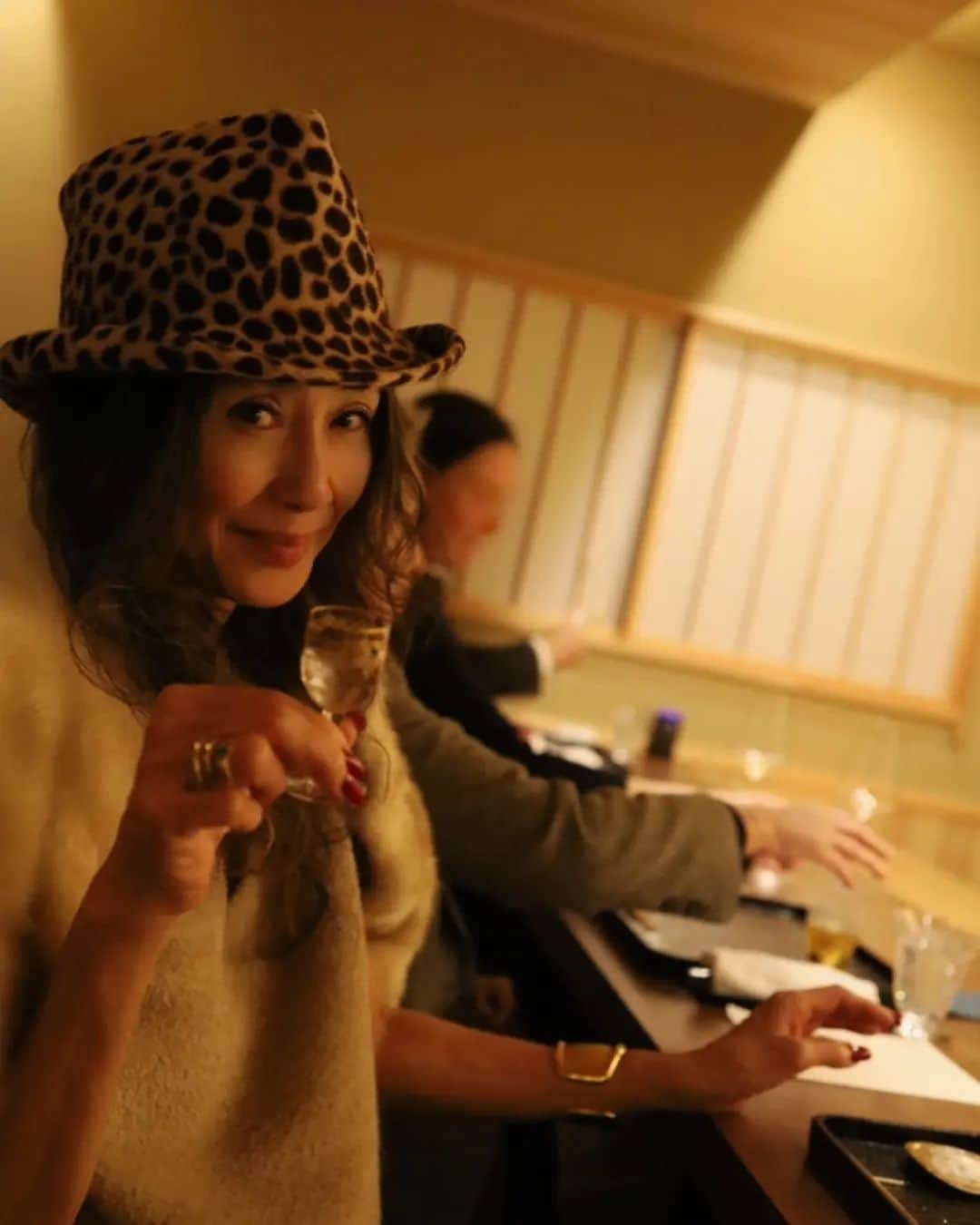 萬田久子さんのインスタグラム写真 - (萬田久子Instagram)「今宵は鎌倉の13人💋🥂 #萬田久子 #HISAKOMANDA」11月21 ...