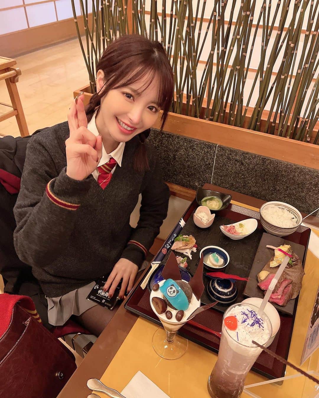 桃乃木かなさんのインスタグラム写真 - (桃乃木かなInstagram)「USJのVlogアップしました🎢 びしょ濡れにもなったけどやっぱり楽しかったな〜☺️」11月25日 19時42分 ...