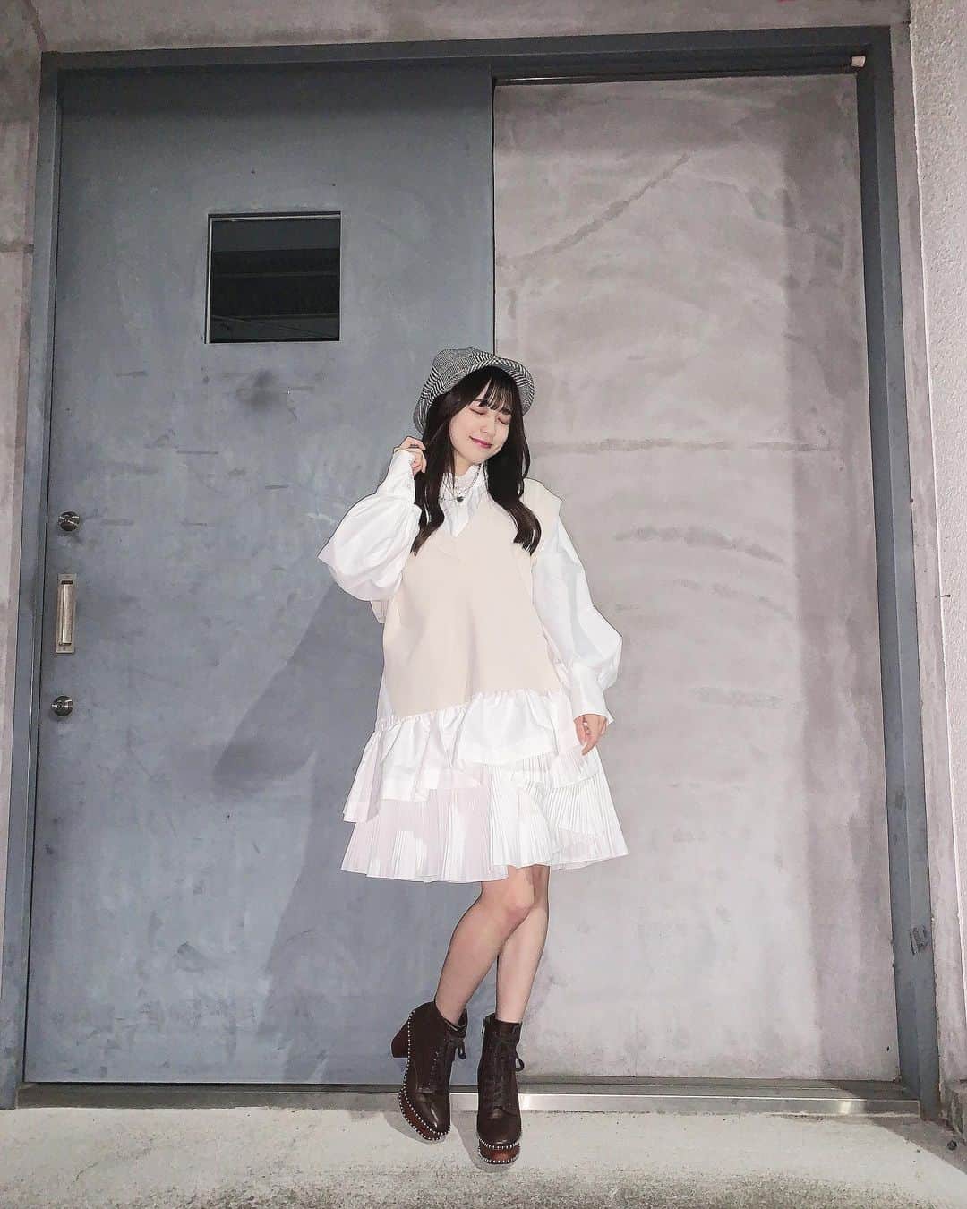 早川渚紗さんのインスタグラム写真 - (早川渚紗Instagram)「. SNIDEL着るといい女になれる ️ ️ . . #snidelワンピース #ca4la #キャスケットコーデ」11月 ...