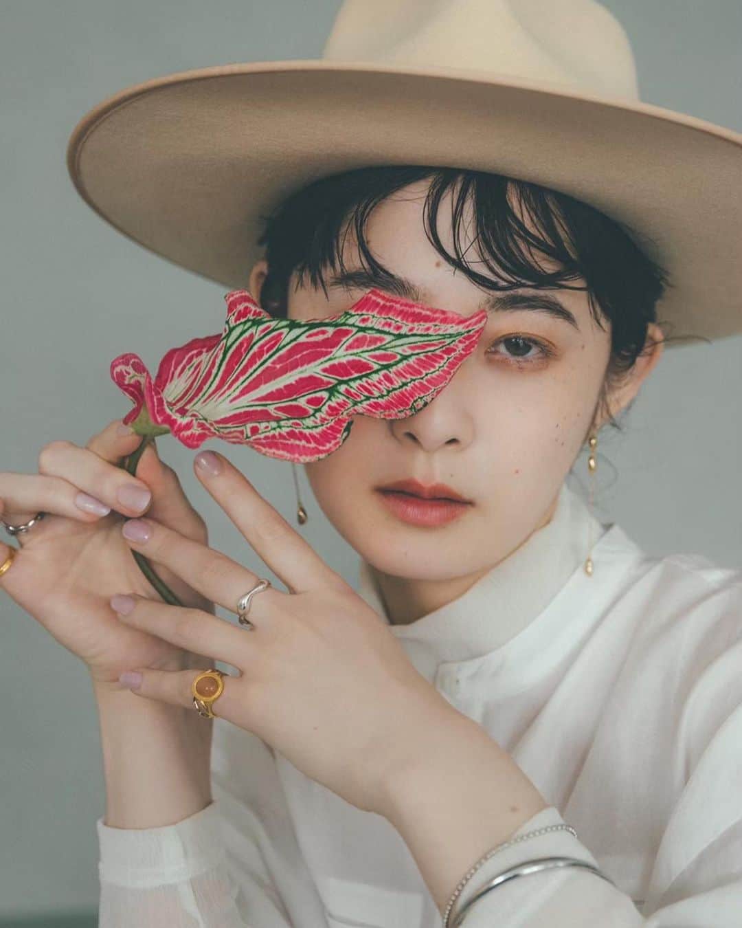 土田瑠美さんのインスタグラム写真 - (土田瑠美Instagram)「ANEMONE 2022-2023AW New visual ホリデーシーズンのアクセサリーも どれもとっても素敵🎄 AW ...