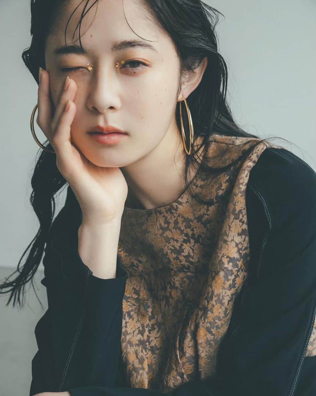 土田瑠美さんのインスタグラム写真 - (土田瑠美Instagram)「ANEMONE 2022-2023AW New visual ホリデーシーズンのアクセサリーも どれもとっても素敵🎄 AW ...