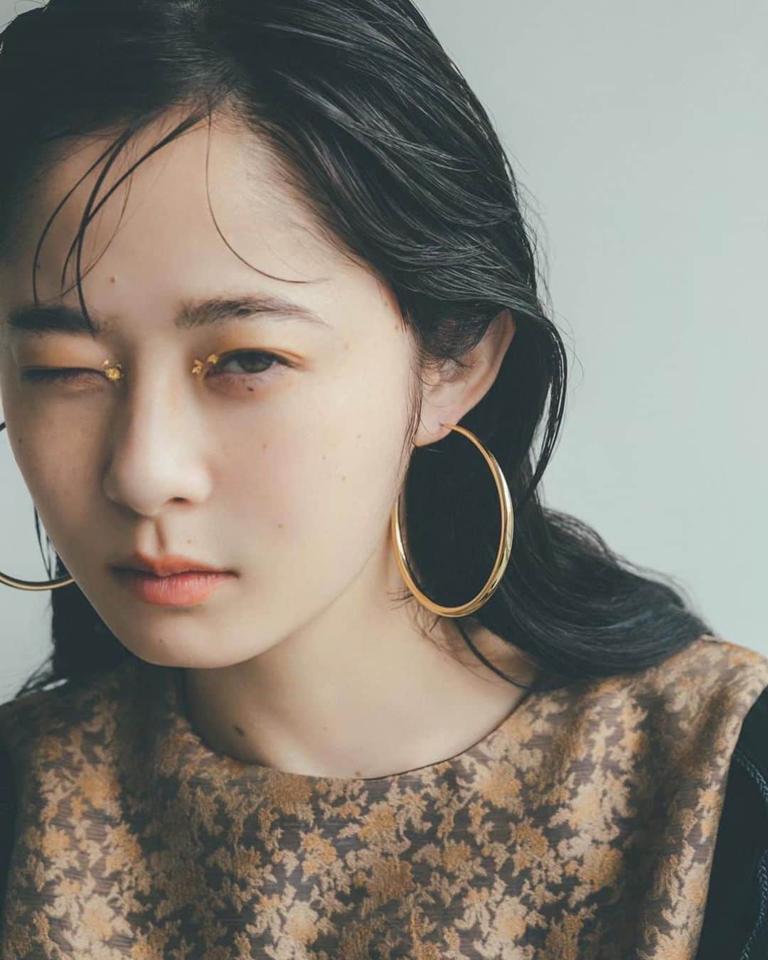 土田瑠美さんのインスタグラム写真 - (土田瑠美Instagram)「ANEMONE 2022-2023AW New visual ホリデーシーズンのアクセサリーも どれもとっても素敵🎄 AW ...