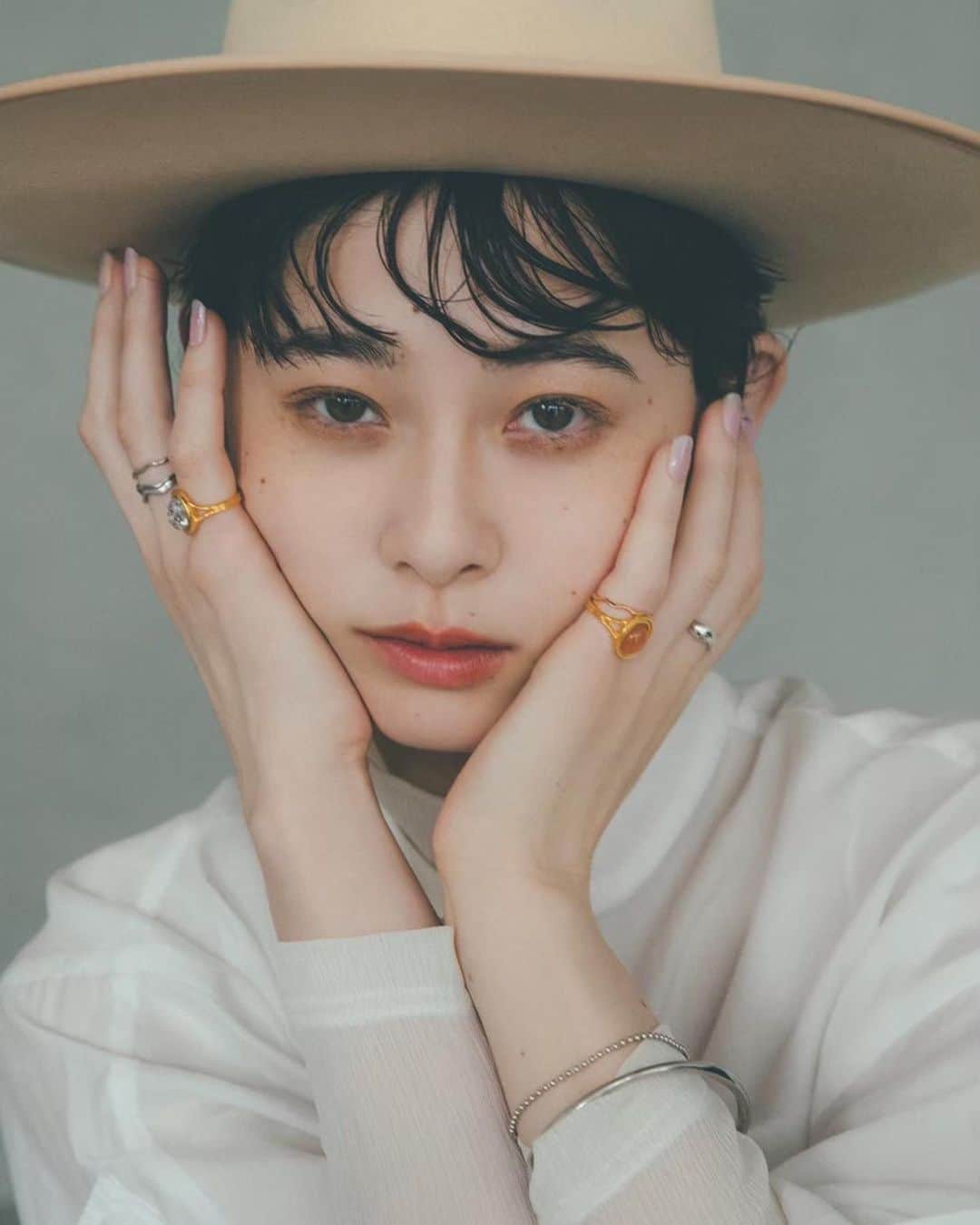 土田瑠美さんのインスタグラム写真 - (土田瑠美Instagram)「ANEMONE 2022-2023AW New visual ホリデーシーズンのアクセサリーも どれもとっても素敵🎄 AW ...