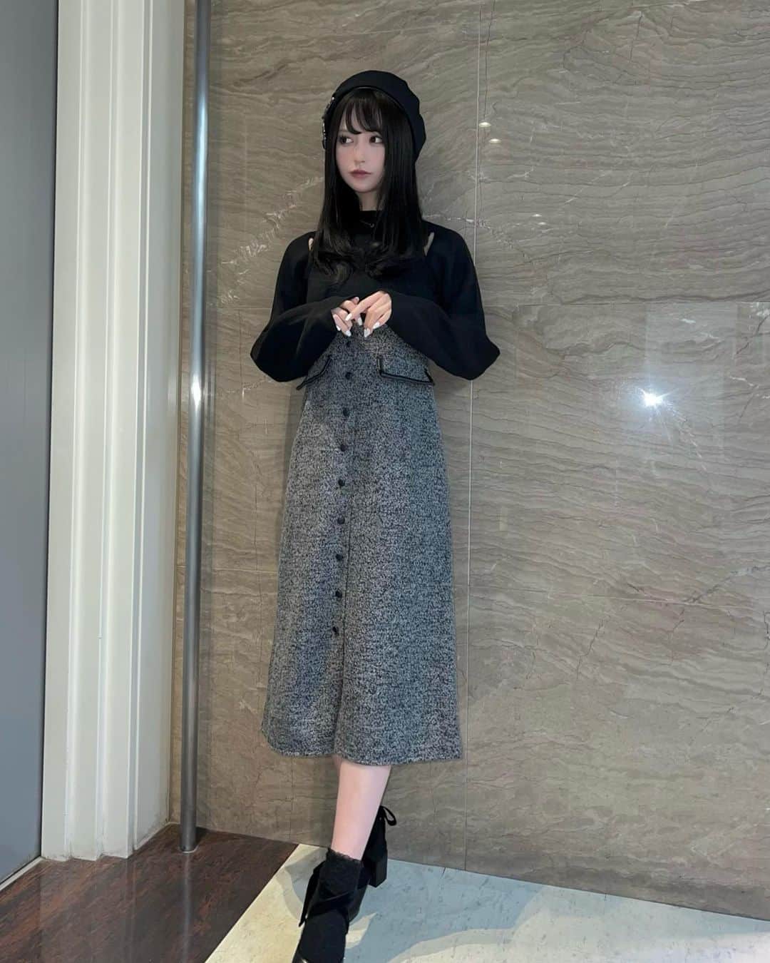 山本望叶さんのインスタグラム写真 - (山本望叶Instagram)「#ootd #code #コーデ #モノトーンコーデ #ベレー帽 #ニット #ロングスカート #ca4la #emoda ...