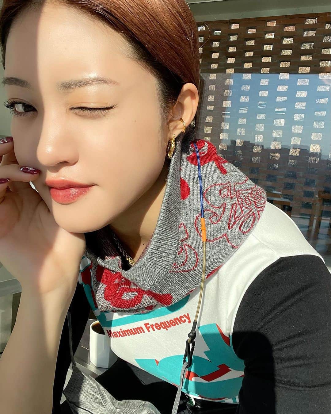 王林さんのインスタグラム写真 - (王林Instagram)「🤍🤍🤍 今年もあと少し！1ヶ月きったね！！ 素敵な経験や出会いがたくさんあったな〜🫠🫶🏼 最後まで全力で楽しもう🎅 ️ 今日は青森 ...