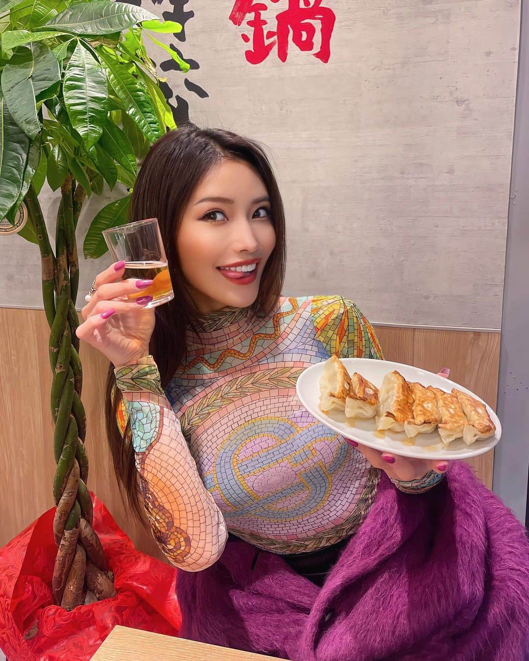 MIKAさんのインスタグラム写真 - (MIKAInstagram)「🥟😋🍺 ⠀ 何餃子がお好き？？ ⠀」12月19日 22時14分 ...