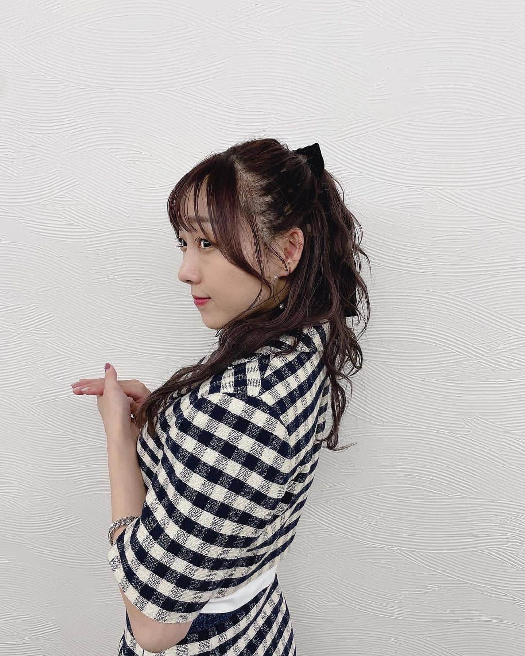 須田亜香里さんのインスタグラム写真 須田亜香里instagram 「日曜日の私🖤 今週も六本木ヒルズのけやき坂スタジオのところでガラス