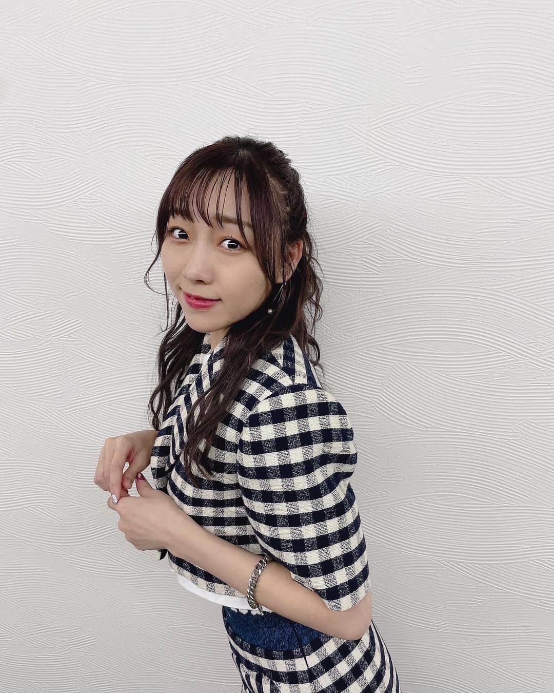 須田亜香里さんのインスタグラム写真 須田亜香里instagram 「日曜日の私🖤 今週も六本木ヒルズのけやき坂スタジオのところでガラス