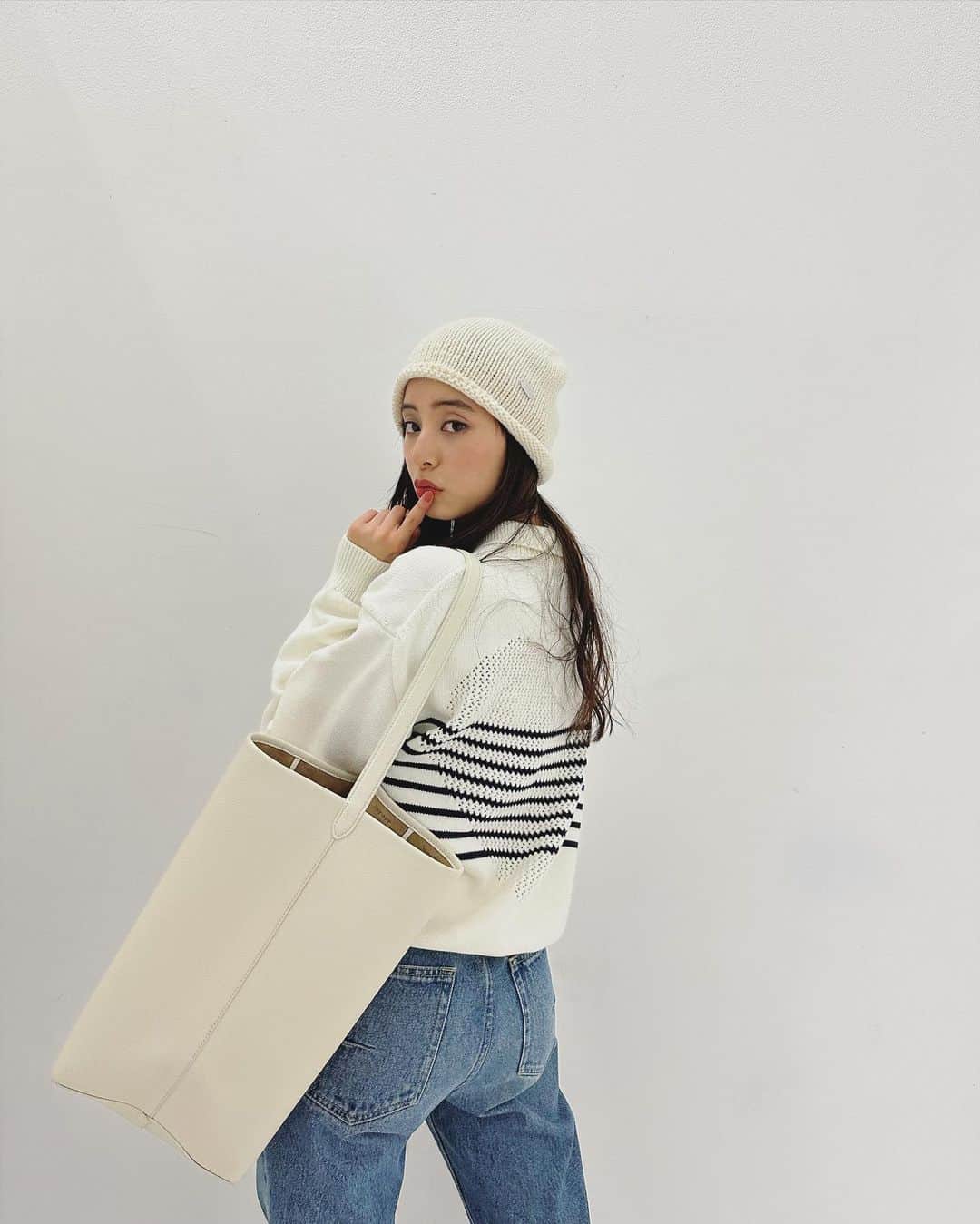 新木優子さんのインスタグラム写真 - (新木優子Instagram)「私服 jacket : @throw_by_sly knit : @nknit_nknit denim : @dior ...