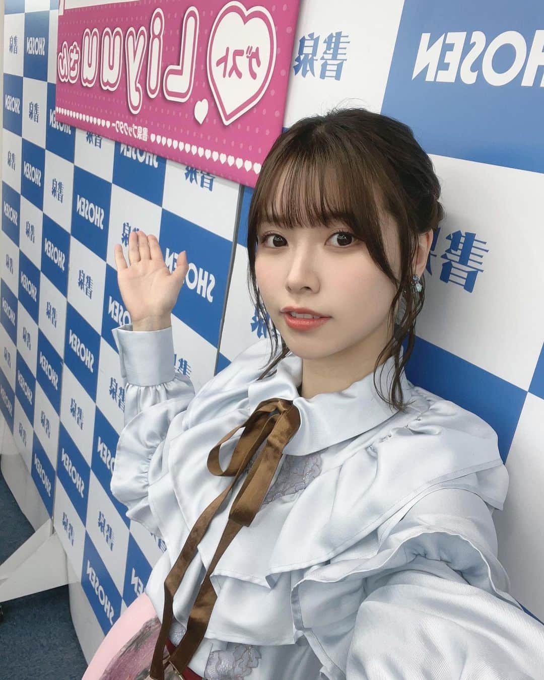 Liyuu（リーユウ）さんのインスタグラム写真 - (Liyuu（リーユウ）Instagram)「「Liyuu 2023年カレンダー」発売記念イベント ありがとうございました 年内最後みんなと ...