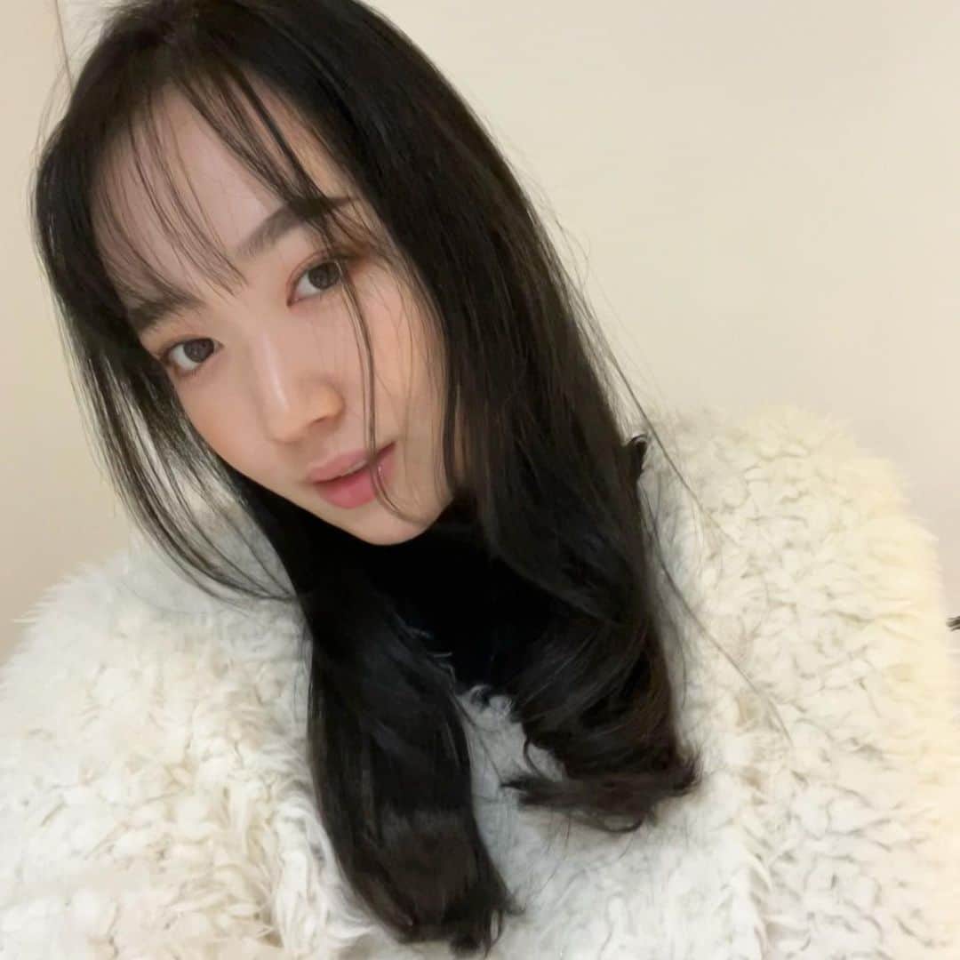 圭叶（KEYKA）さんのインスタグラム写真 - (圭叶（KEYKA）Instagram)「🖤🕊 _____________ 2023年最初のイメチェンはシースルーバンクにしたよ👀 ブロンドヘア ...