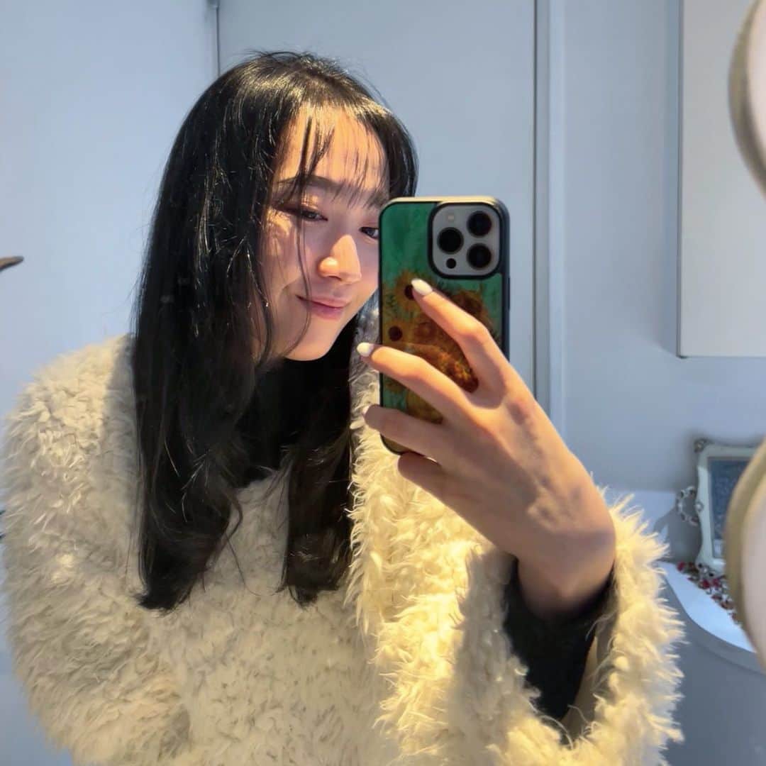 圭叶（KEYKA）さんのインスタグラム写真 - (圭叶（KEYKA）Instagram)「🖤🕊 _____________ 2023年最初のイメチェンはシースルーバンクにしたよ👀 ブロンドヘア ...