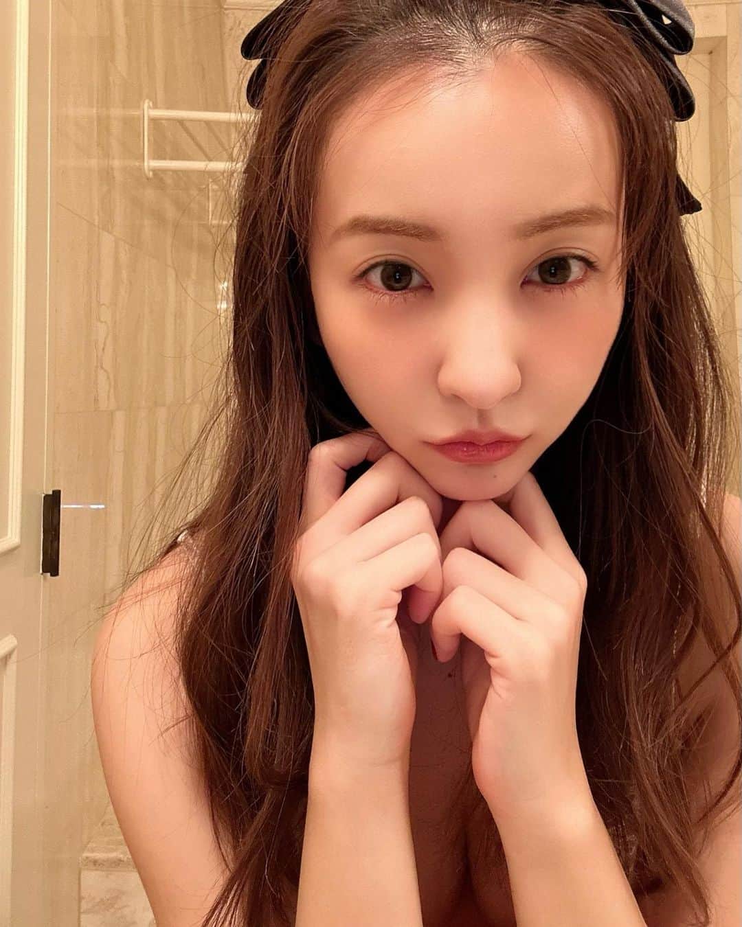 板野友美さんのインスタグラム写真 - (板野友美Instagram)「“𝐩𝐡𝐨𝐭𝐨 𝐬𝐡𝐨𝐨𝐭💋”」1月12日 15時54分 - tomo.i_0703