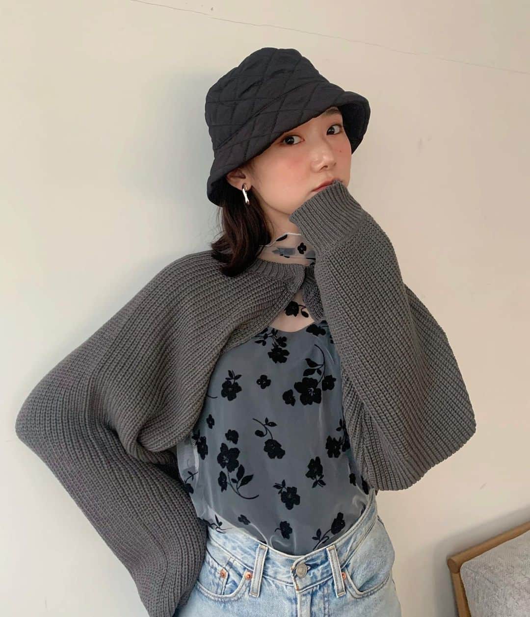 高井真菜さんのインスタグラム写真 - (高井真菜Instagram)「チーク濃いめメイクの春服撮影でした🐨♡ . @sangpilpark ...