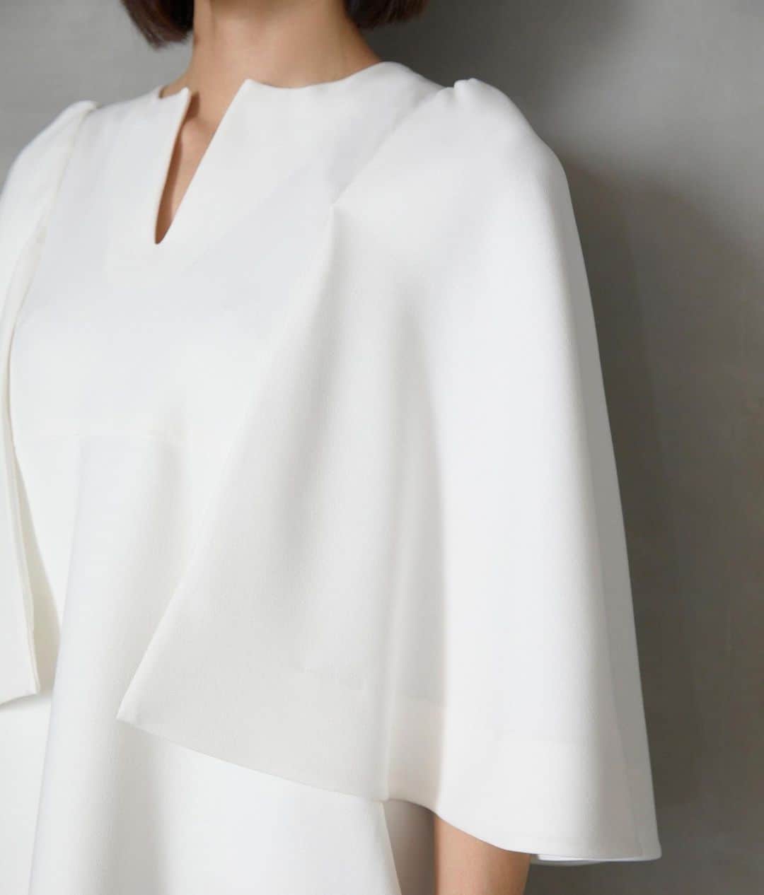 ayu kagawaさんのインスタグラム写真 - (ayu kagawaInstagram)「CAPE SLEEVE ONE-PIECE ...