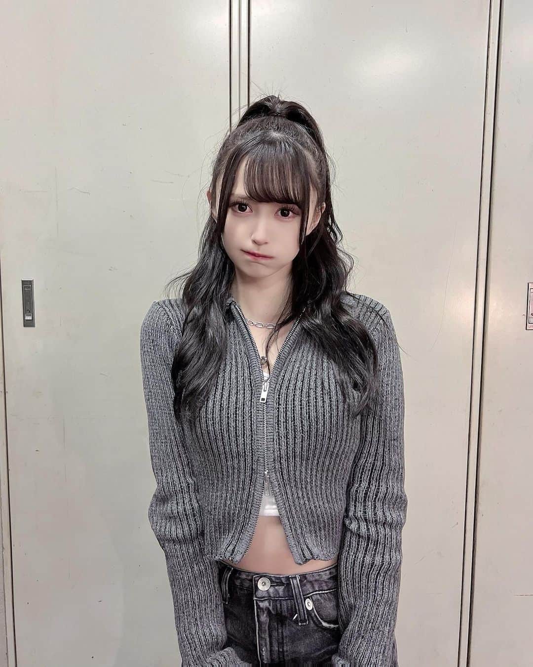 山本望叶さんのインスタグラム写真 - (山本望叶Instagram)「どうかなっ？ #ootd #code #コーデ #モノトーンコーデ #ミニスカートコーデ #ロングブーツ #egoist ...